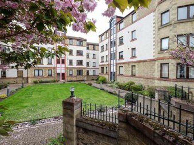 3 Bedrooms Flat for sale in Dalgety Road, Edinburgh EH7