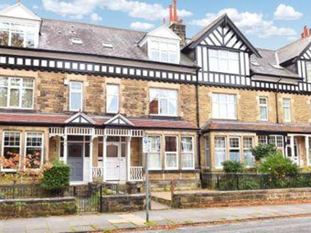 3 Bedrooms Flat for sale in Dragon Parade, Harrogate HG1