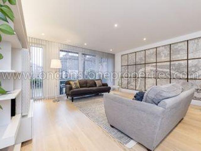 3 Bedrooms Flat for sale in Duke Of Wellington Avenue, London SE18