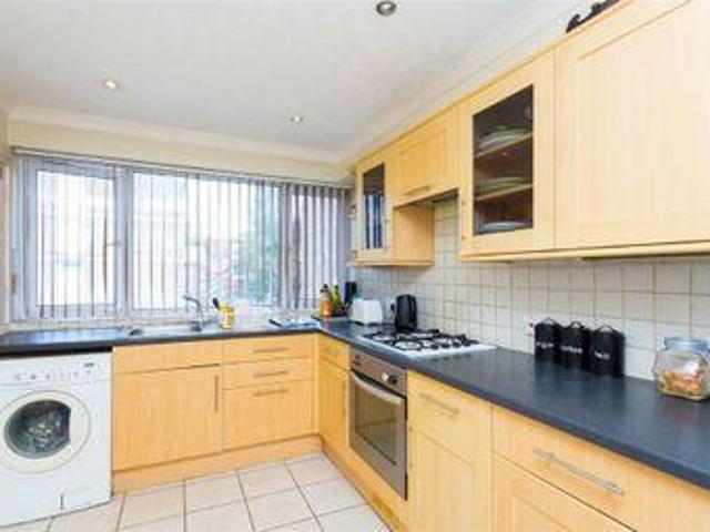 3 Bedrooms Flat for sale in Dunedin Way, Hayes, Middlesex UB4