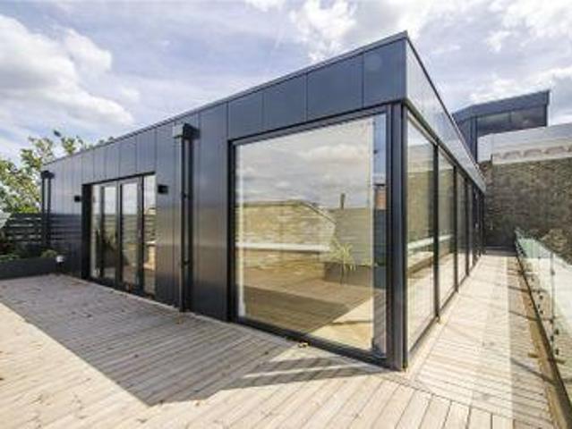 3 Bedrooms Flat for sale in Dyers Lane, London SW15