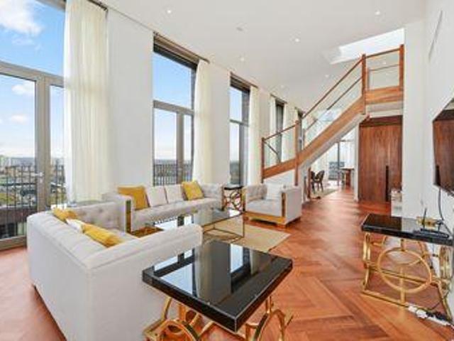 3 Bedrooms Flat for sale in Embassy Gardens, Capital Building, London SW11
