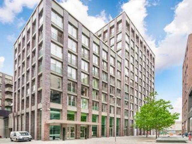 3 Bedrooms Flat for sale in Embassy Gardens, Capital Building, London SW11