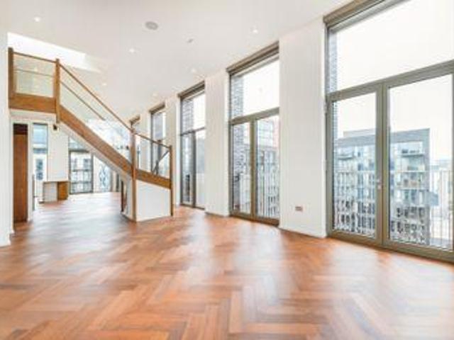 3 Bedrooms Flat for sale in Embassy Gardens, Capital Building, London SW8, London