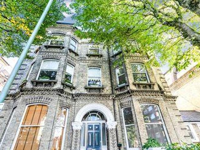 3 Bedrooms Flat for sale in Eaton Road, Hove BN3