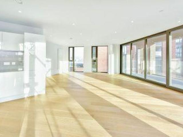 3 Bedrooms Flat for sale in Echo Court, Royal Wharf, London E16