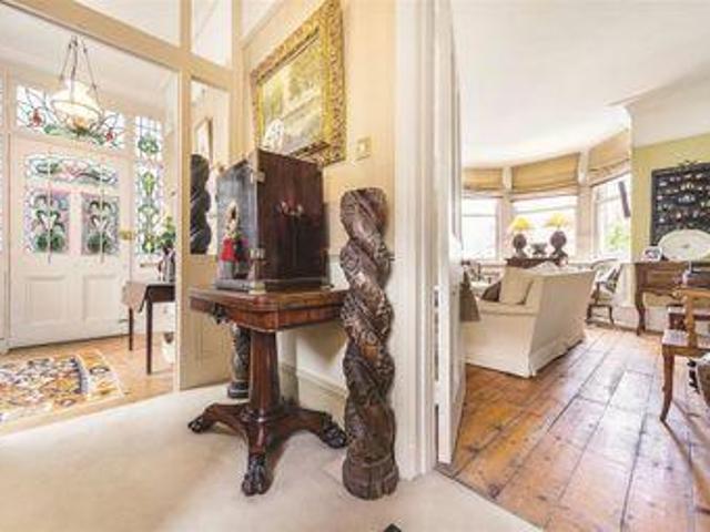 3 Bedrooms Flat for sale in Egliston Road, London SW15