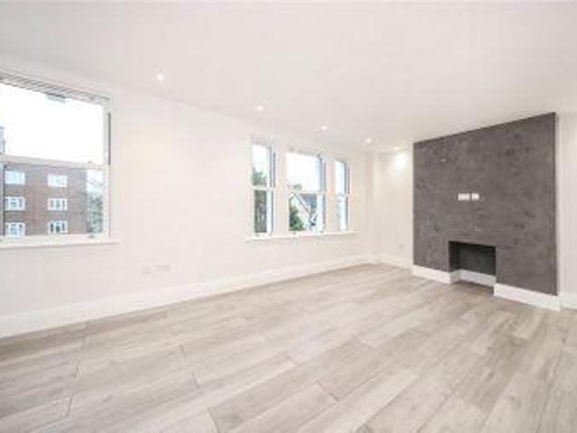 3 Bedrooms Flat for sale in Essex Grove, London SE19