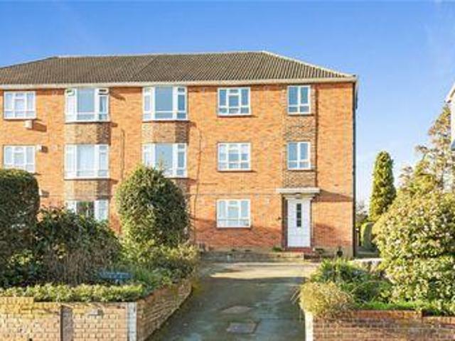 3 Bedrooms Flat for sale in Essex House, 35 Park Hill Road, Bromley, Kent BR2