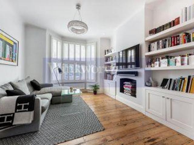 3 Bedrooms Flat for sale in Eversleigh Road, London SW11