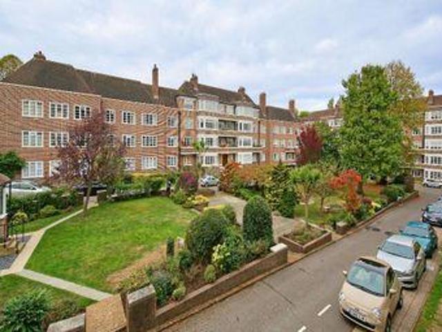 3 Bedrooms Flat for sale in Exeter House, Putney Heath, London SW15