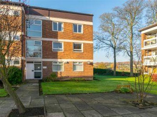 3 Bedrooms Flat for sale in Foxhill Court, Leeds, West Yorkshire LS16