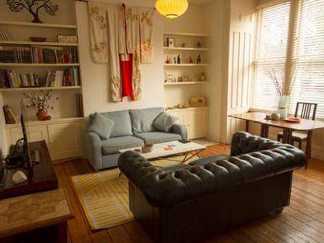 3 Bedrooms Flat for sale in Finsbury Park Road, London N4