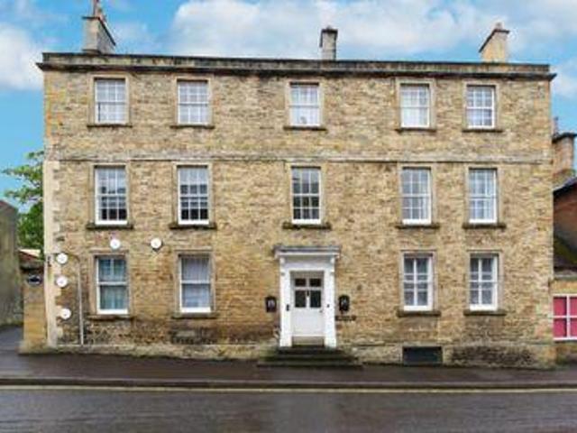 3 Bedrooms Flat for sale in Flowers House, Yeovil BA20