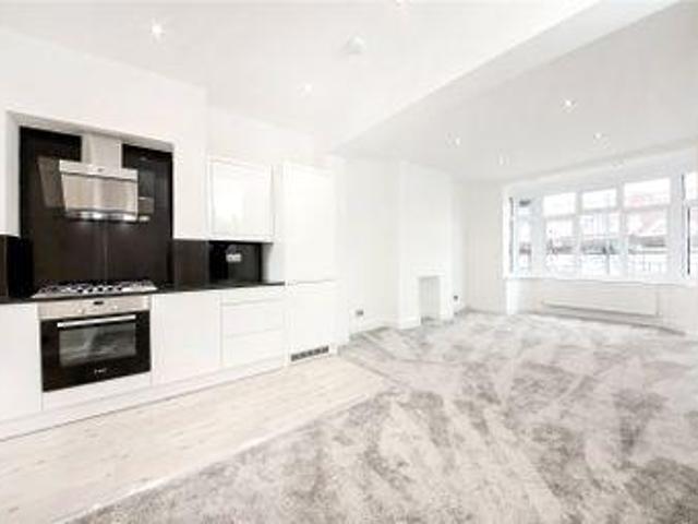 3 Bedrooms Flat for sale in Kilmartin Avenue, London SW16