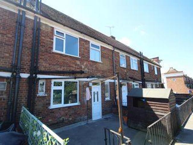 3 Bedrooms Flat for sale in Kingshill Avenue, Hayes, Middlesex UB4