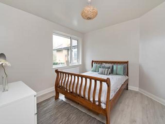 3 Bedrooms Flat for sale in Kingsley Gardens, Chingford E4