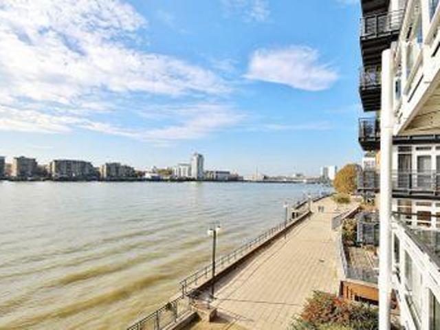 3 Bedrooms Flat for sale in Kirklands House, St Davids Square, London E14