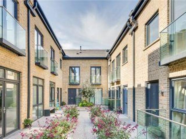 3 Bedrooms Flat for sale in Hob Mews, Tadema Road, Chelsea, London SW10
