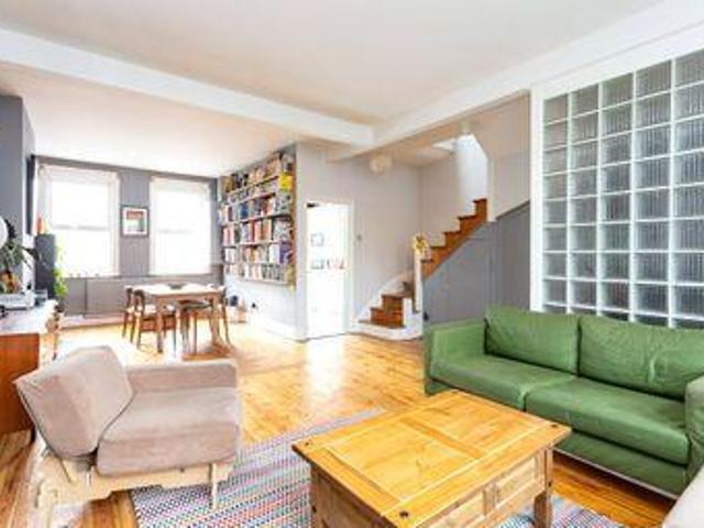 3 Bedrooms Flat for sale in Holloway Road, London N7