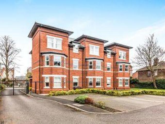 3 Bedrooms Flat for sale in Holmefield, Sale, Cheshire, Greater Manchester M33