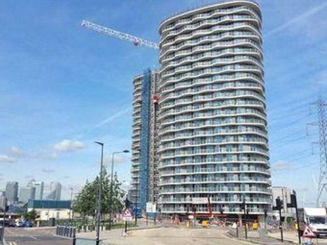 3 Bedrooms Flat for sale in Hoola Building, West Tower, Royal Victoria, London E16