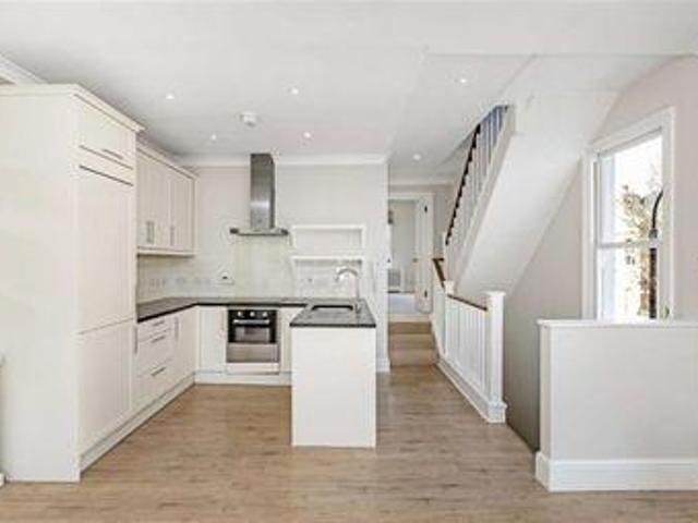 3 Bedrooms Flat for sale in Hazlebury Road, Fulham, London SW6