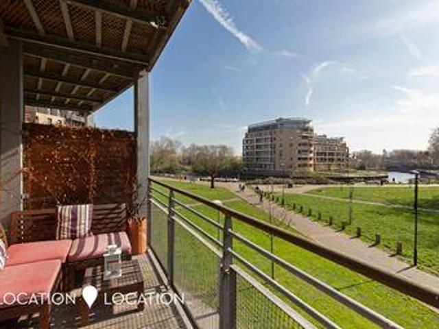 3 Bedrooms Flat for sale in Harry Zeital Way, London E5