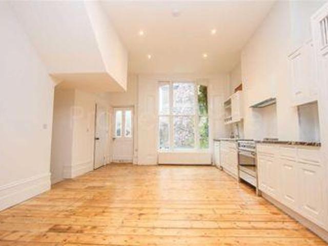 3 Bedrooms Flat for sale in Hasleville Road, Archway, London N19