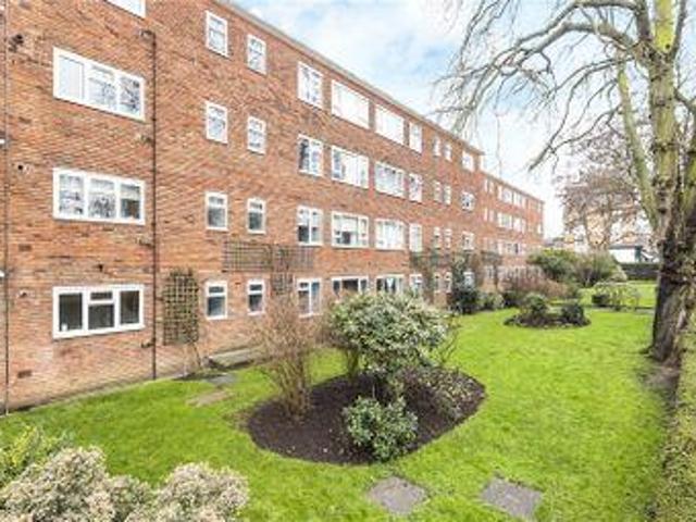 3 Bedrooms Flat for sale in Heathshott, Friars Stile Road, Richmond TW10