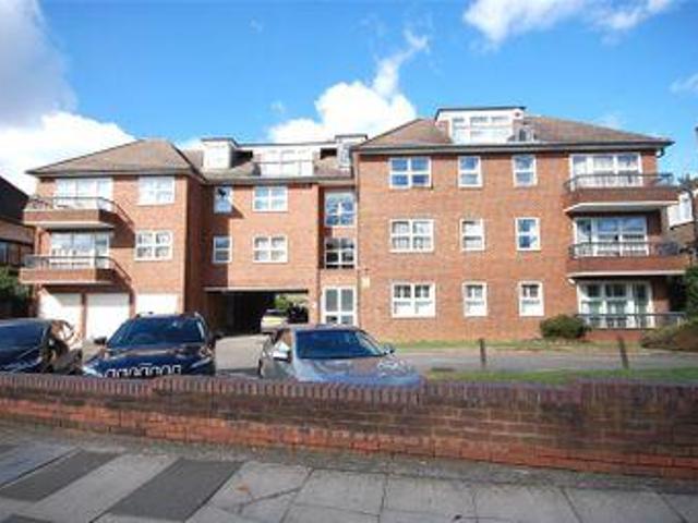 3 Bedrooms Flat for sale in Helen Court, Hendon Lane, Finchley N3