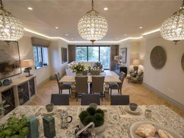 3 Bedrooms Flat for sale in Hitherbury House, 97 Portsmouth Road, Guildford, Surrey GU2