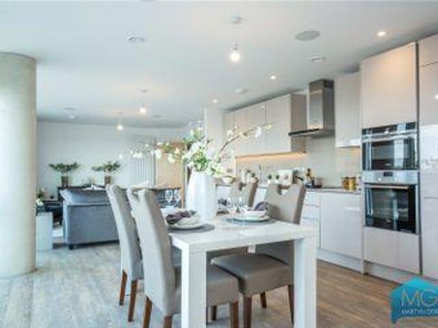 3 Bedrooms Flat for sale in High Road, Whetstone, London N20