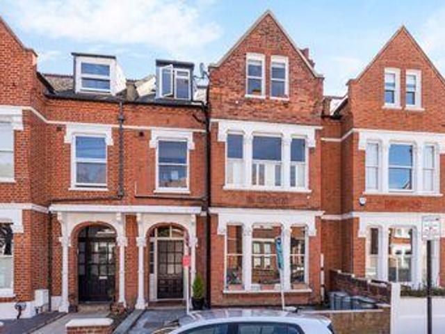 3 Bedrooms Flat for sale in Huron Road, London SW17