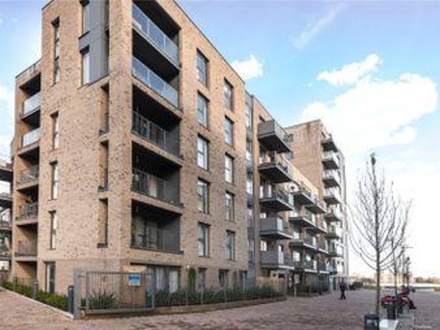 3 Bedrooms Flat for sale in Hythe House, Green Lanes Walk, London N4