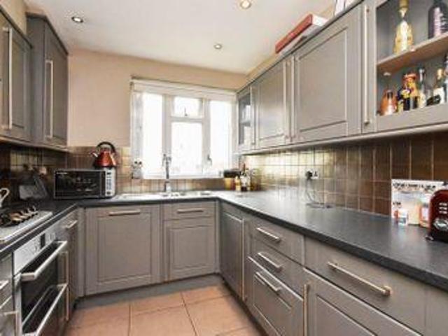 3 Bedrooms Flat for sale in Oaklands Estate, London SW4