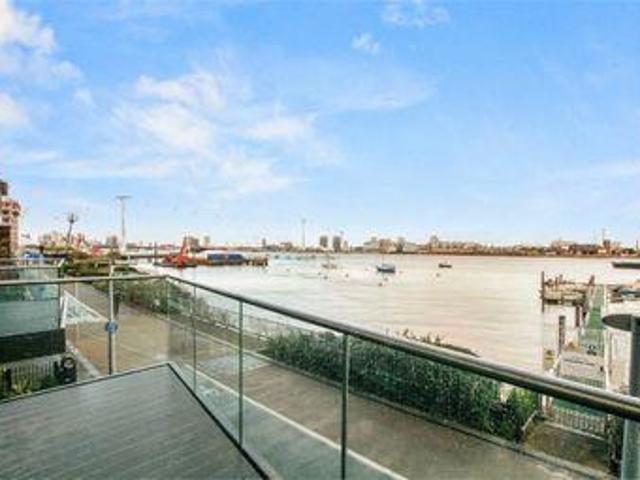 3 Bedrooms Flat for sale in Olympian Way, Greenwich, London SE10