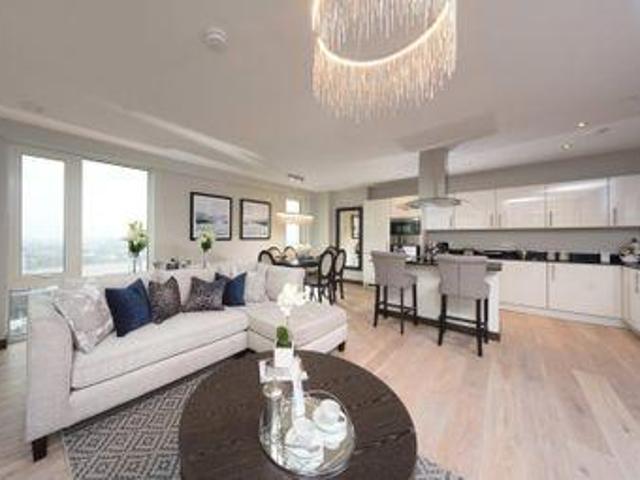 3 Bedrooms Flat for sale in Olympian Way, Greenwich SE10