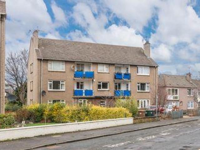 3 Bedrooms Flat for sale in Orchard Brae Gardens, Edinburgh EH4
