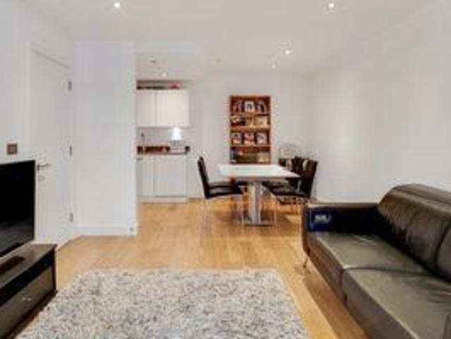 3 Bedrooms Flat for sale in Love Lane, Woolwich, London SE18