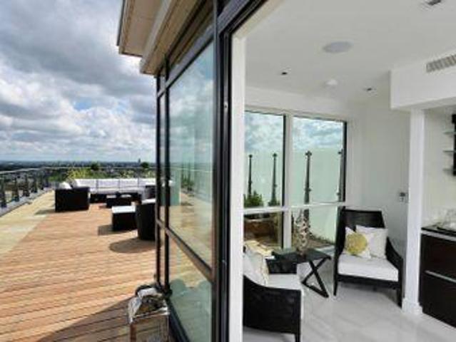3 Bedrooms Flat for sale in Longfield Avenue, Ealing, London W5