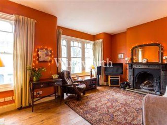 3 Bedrooms Flat for sale in Lausanne Road, London N8