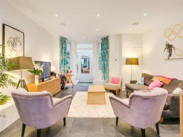 3 Bedrooms Flat for sale in Lavender Sweep, London SW11