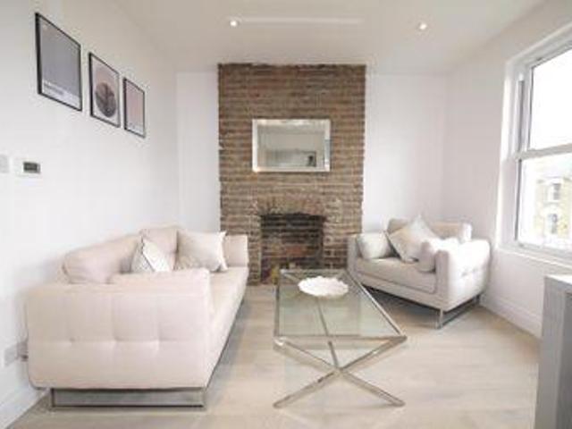 3 Bedrooms Flat for sale in Lancaster Road, London N4