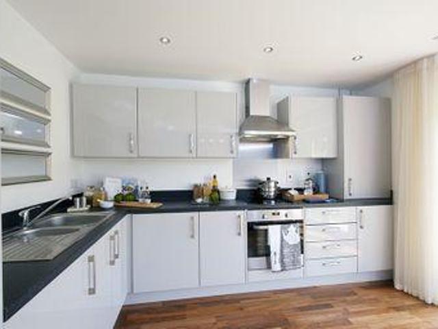 3 Bedrooms Flat for sale in Leamouth Road, London E14