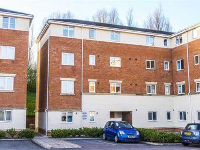 3 Bedrooms Flat for sale in Ledgard Avenue, Leigh, Lancashire WN7