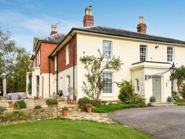 3 Bedrooms Flat for sale in Little Stodham House, Farnham Road, Liss GU33