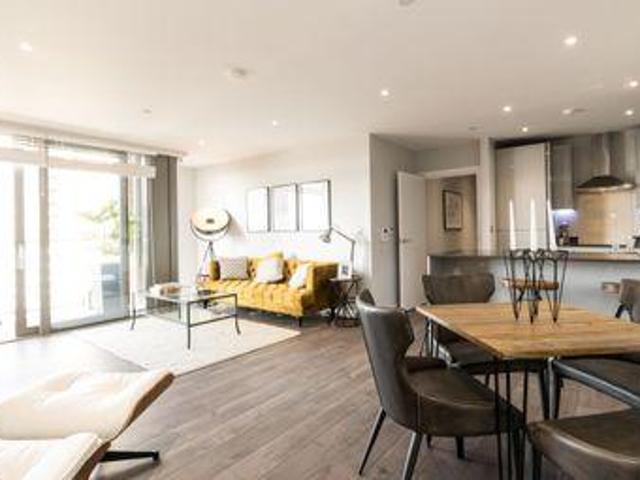 3 Bedrooms Flat for sale in Limeharbour, London E14