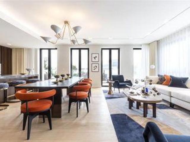3 Bedrooms Flat for sale in Lincoln Square, Westminster WC2A
