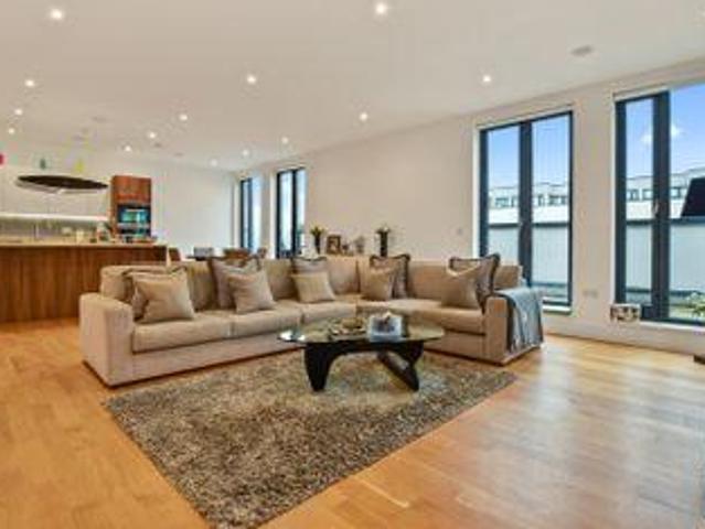 3 Bedrooms Flat for sale in Llanvanor Road, London NW2